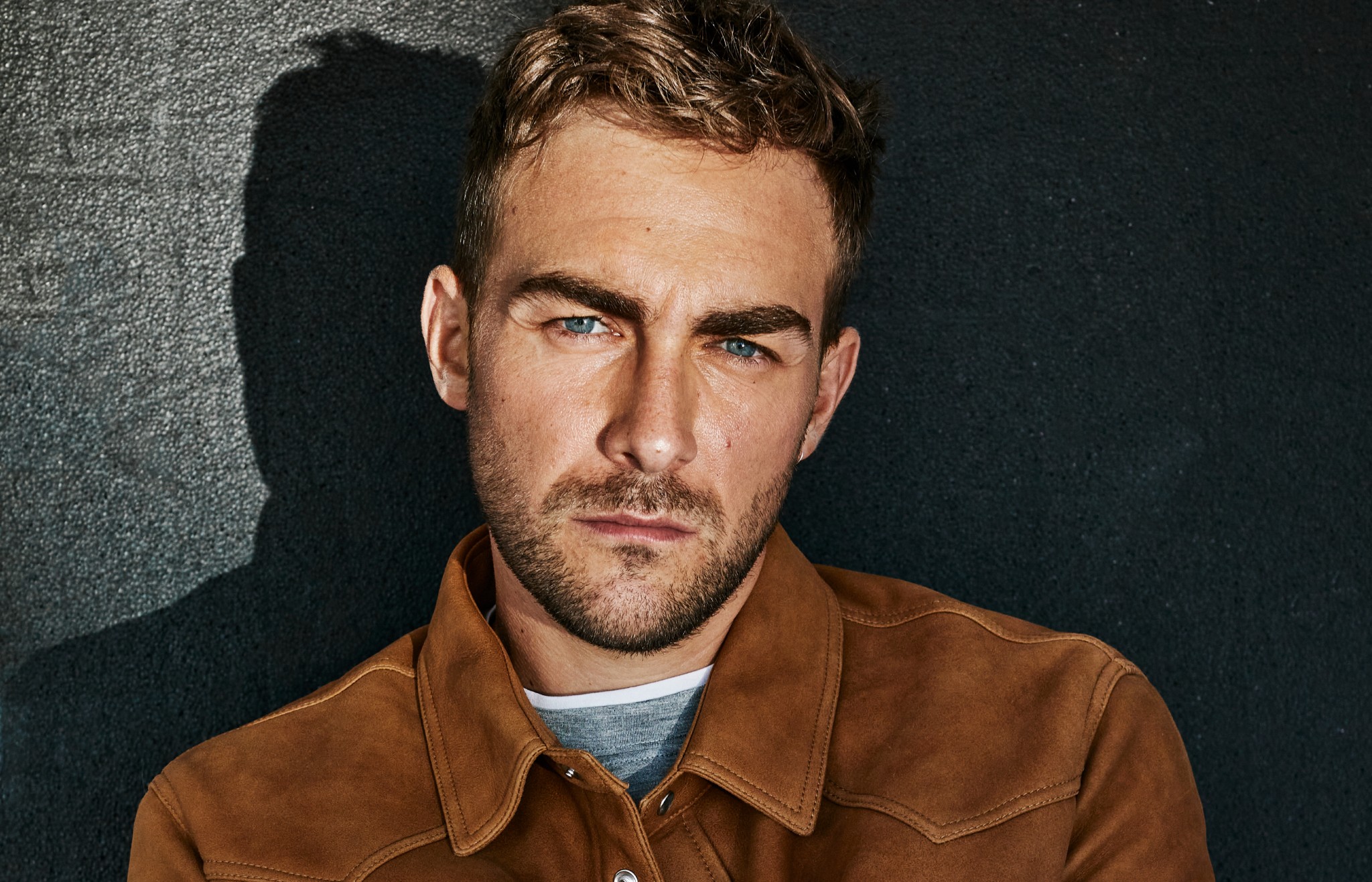 Glass interviews British actor Tom Austen - The Glass Magazine