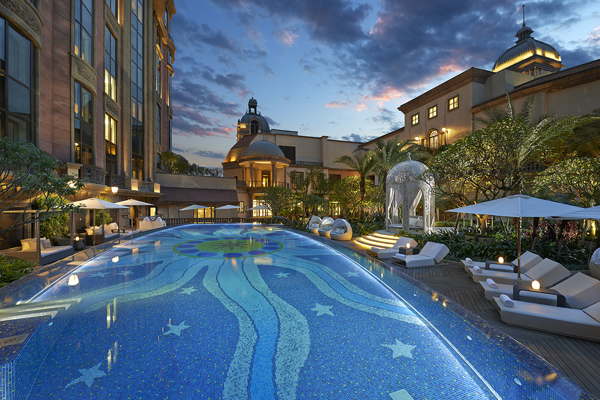 Glass experiences true luxury at the Mandarin Oriental Taipei - The ...