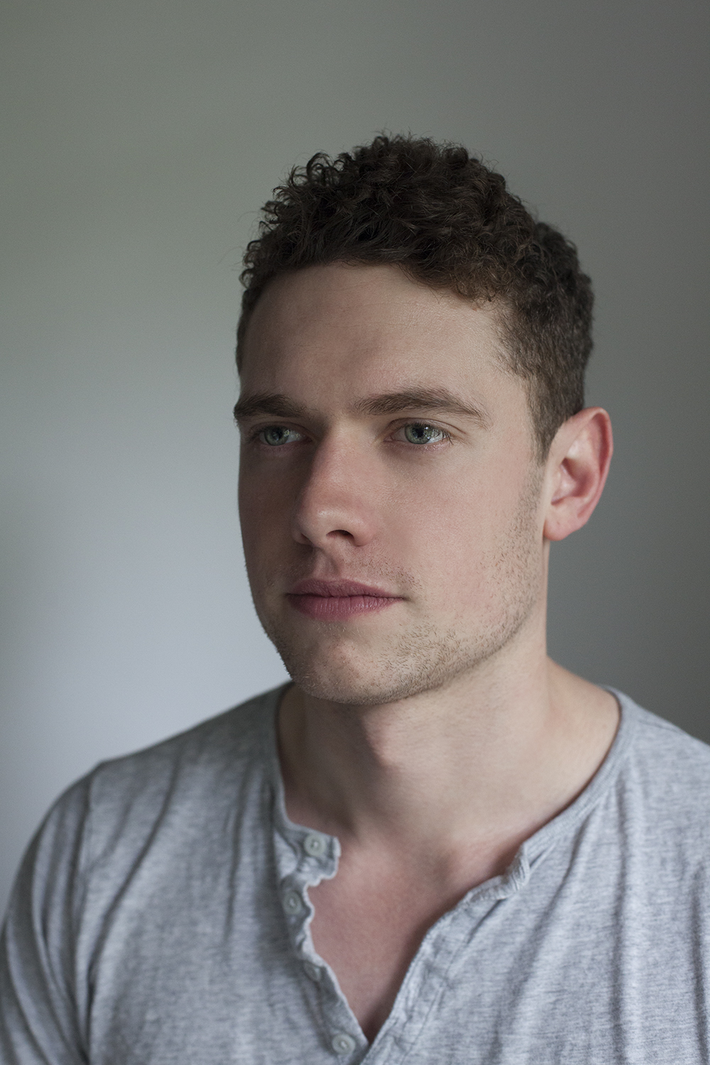 No doubting this Tom – Glass meets British actor Tom Brittney - The ...