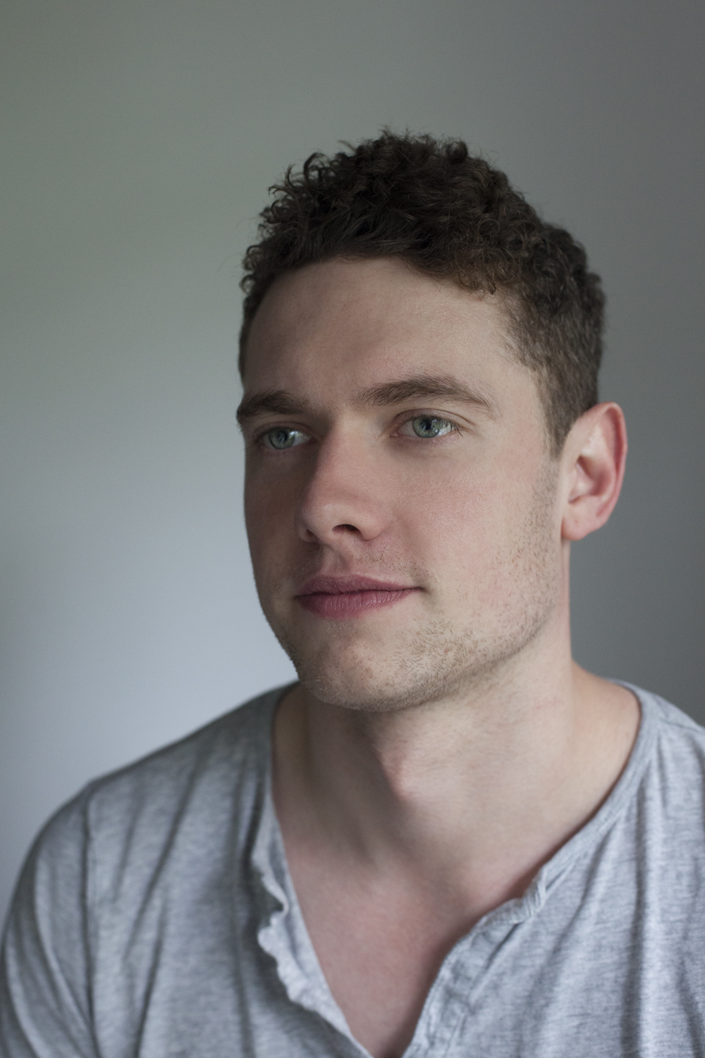 No doubting this Tom – Glass meets British actor Tom Brittney - The ...