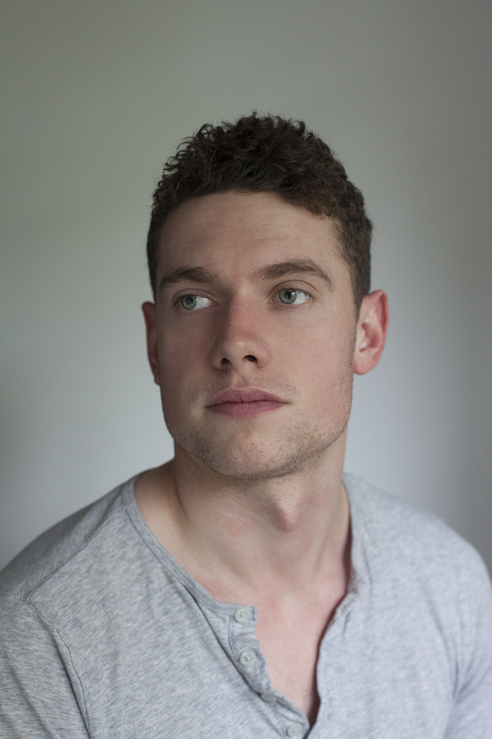 No doubting this Tom – Glass meets British actor Tom Brittney - The ...