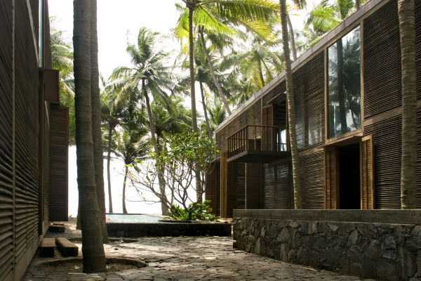 Glass reviews the latest show by Studio Mumbai – In between the Sun and ...