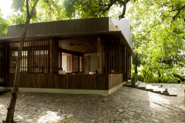 Glass reviews the latest show by Studio Mumbai – In between the Sun and ...