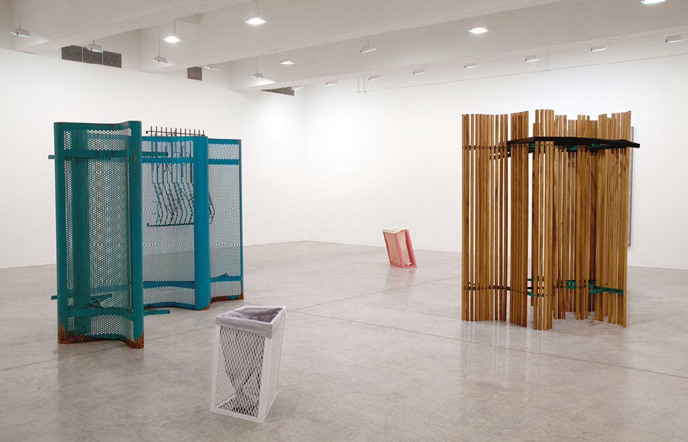 Glass meets the renowned sculptor Martin Boyce - The Glass Magazine