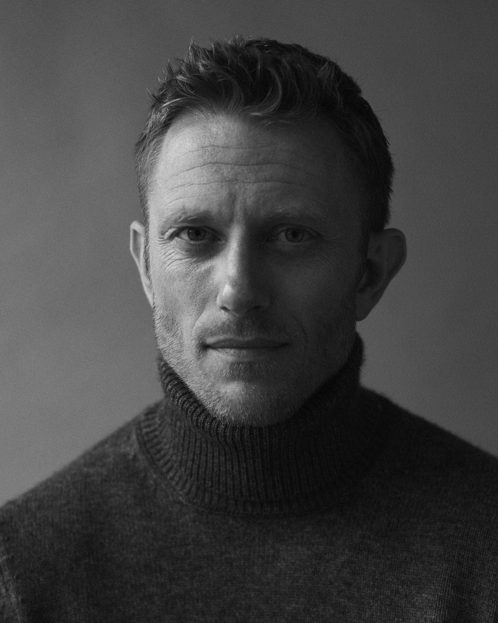 Glass interviews British actor Neil Jackson - The Glass Magazine