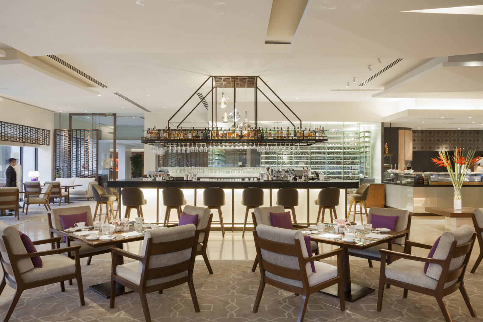 Glass finds repose at The Oberoi, Delhi - The Glass Magazine