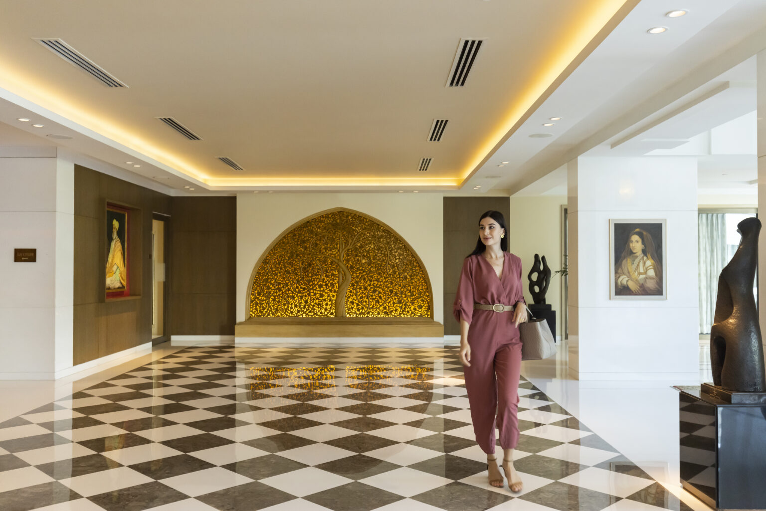 Glass finds repose at The Oberoi, Delhi - The Glass Magazine