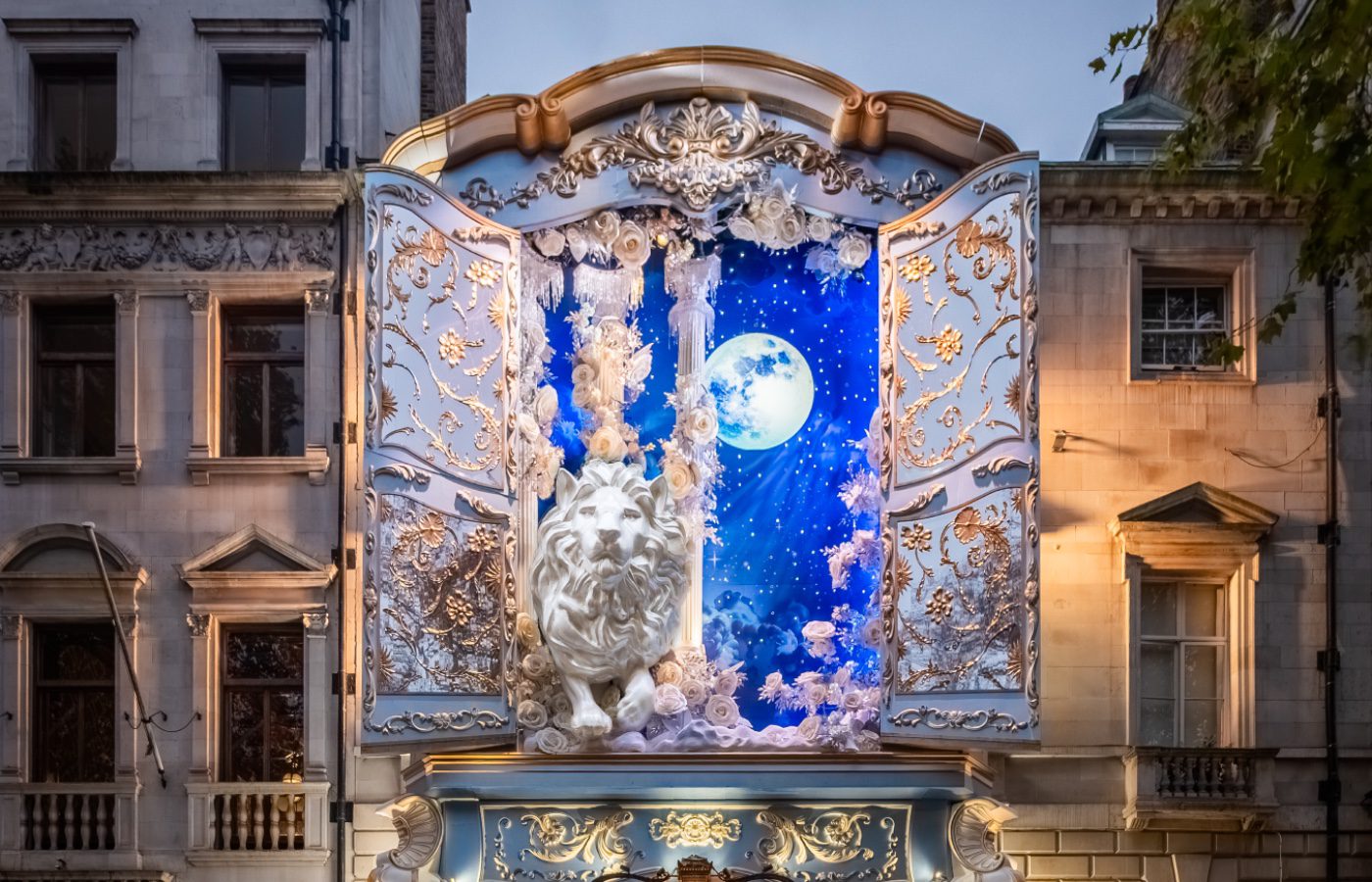 Annabel’s Unveils it’s Annual Otherworldly Christmas Façade - The Glass ...